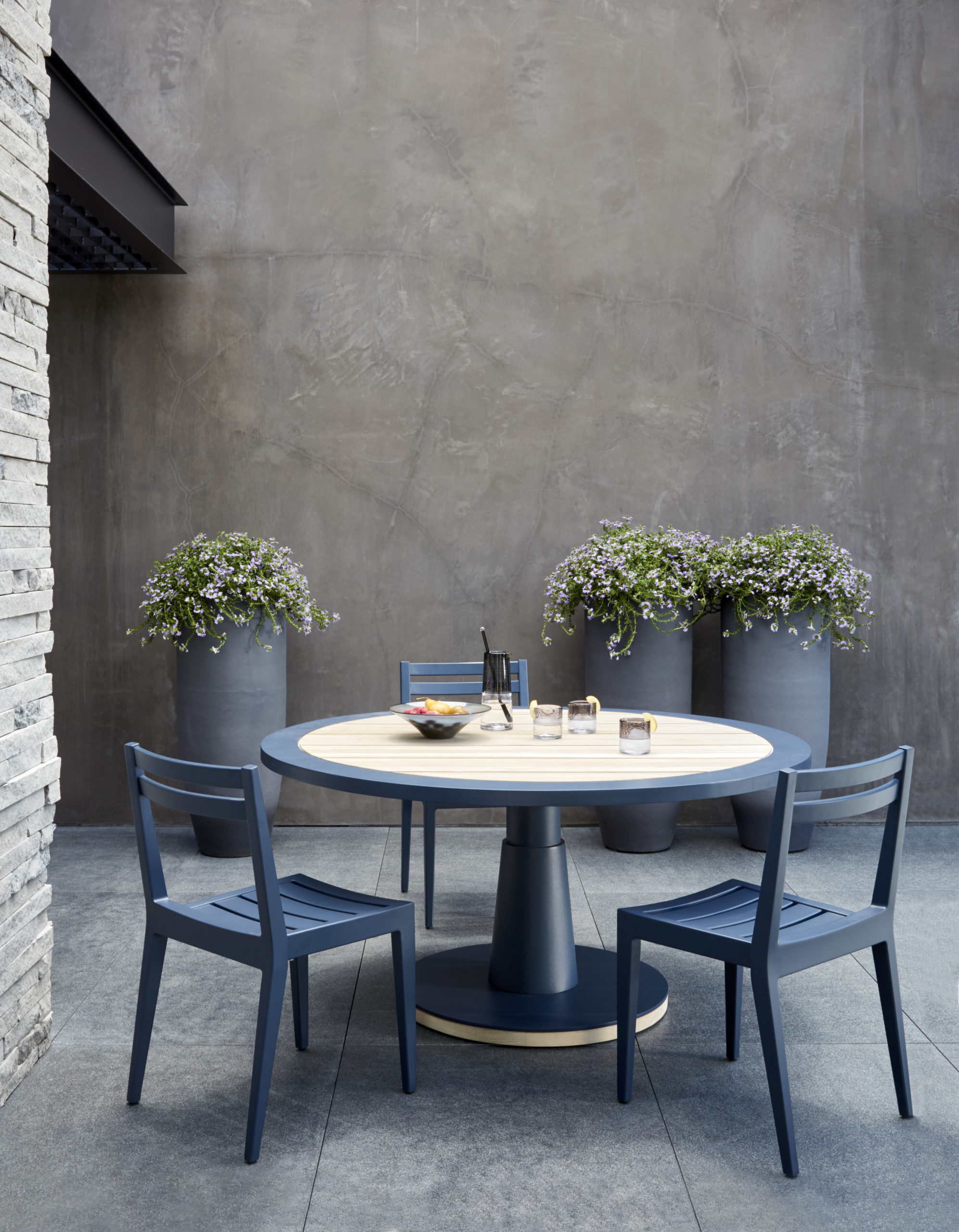 Peninsula Hunt's Point 60" Round Dining Table | Sutherland Furniture