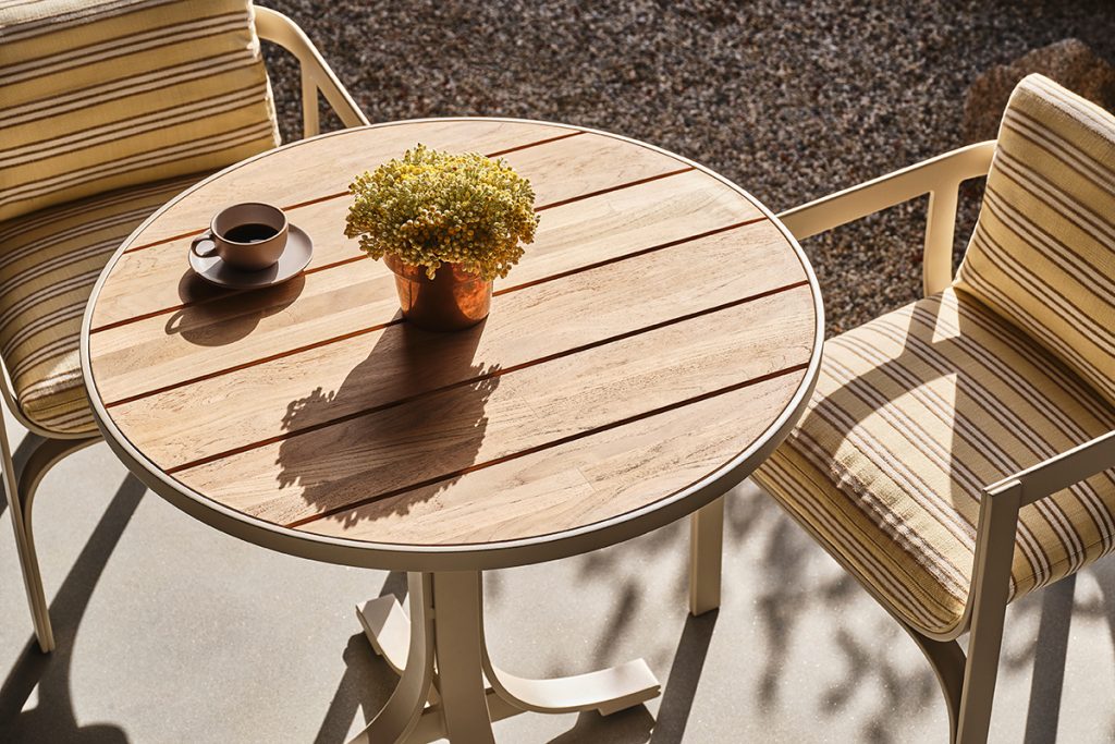 Crescent Round Bistro Table | Sutherland Furniture