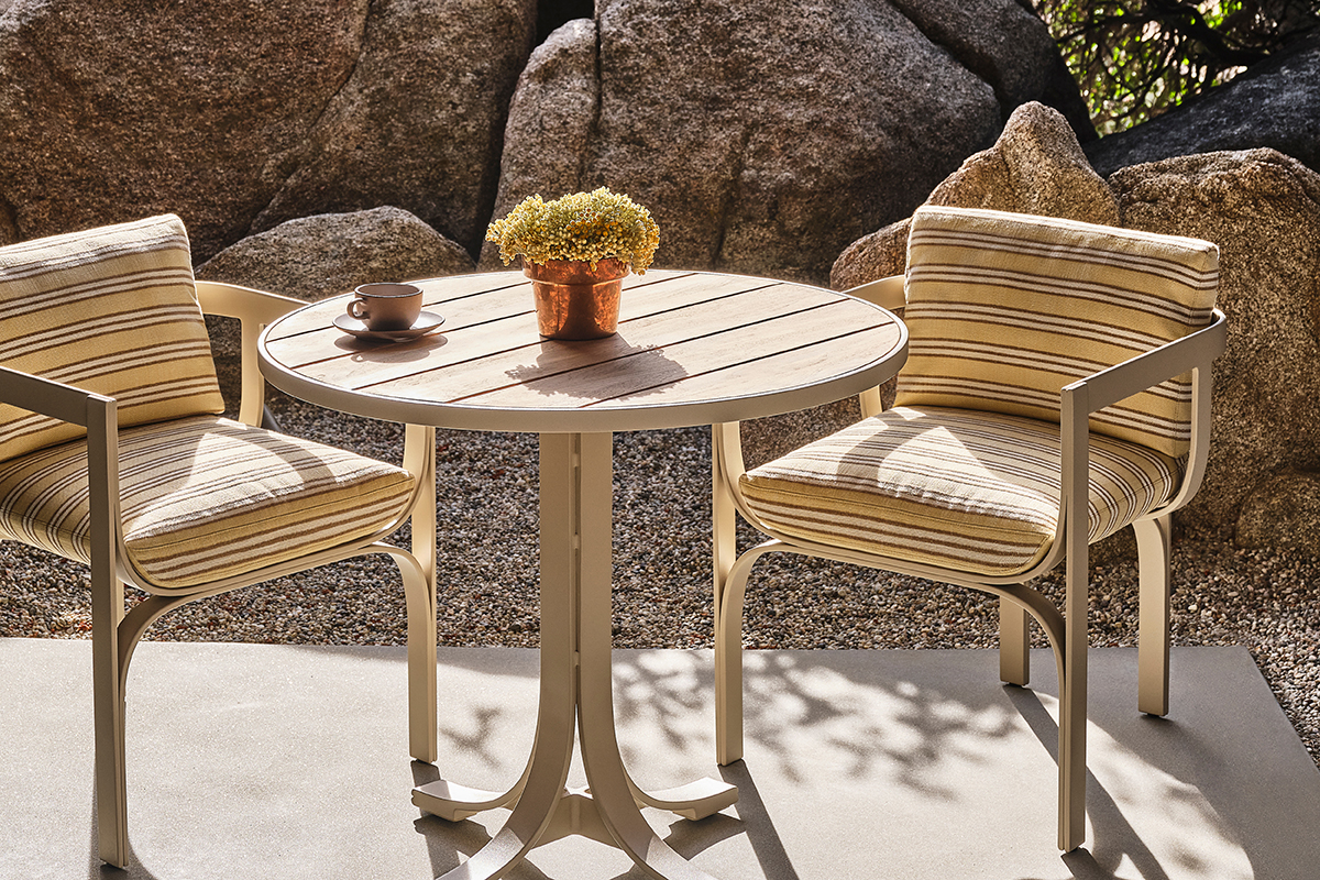 Crescent Round Bistro Table | Sutherland Furniture